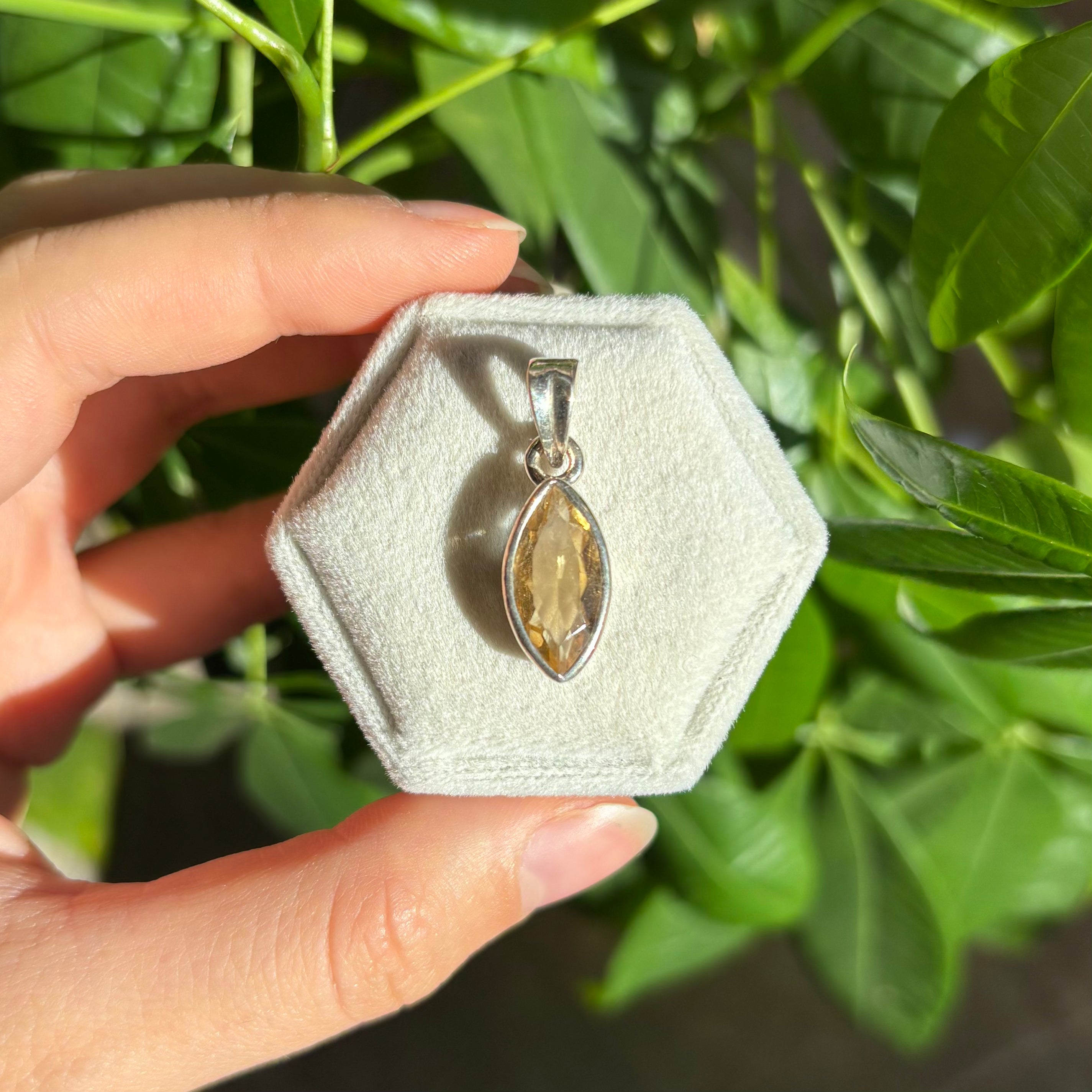 Pendentif citrine – Les Légendes de Merlin